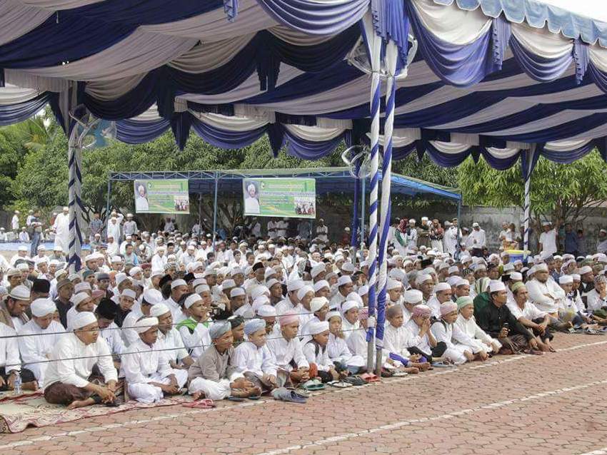 Ribuan Ummat Muslim Madina Antusias Menyambut Kedatangan DR. Syaikh ...